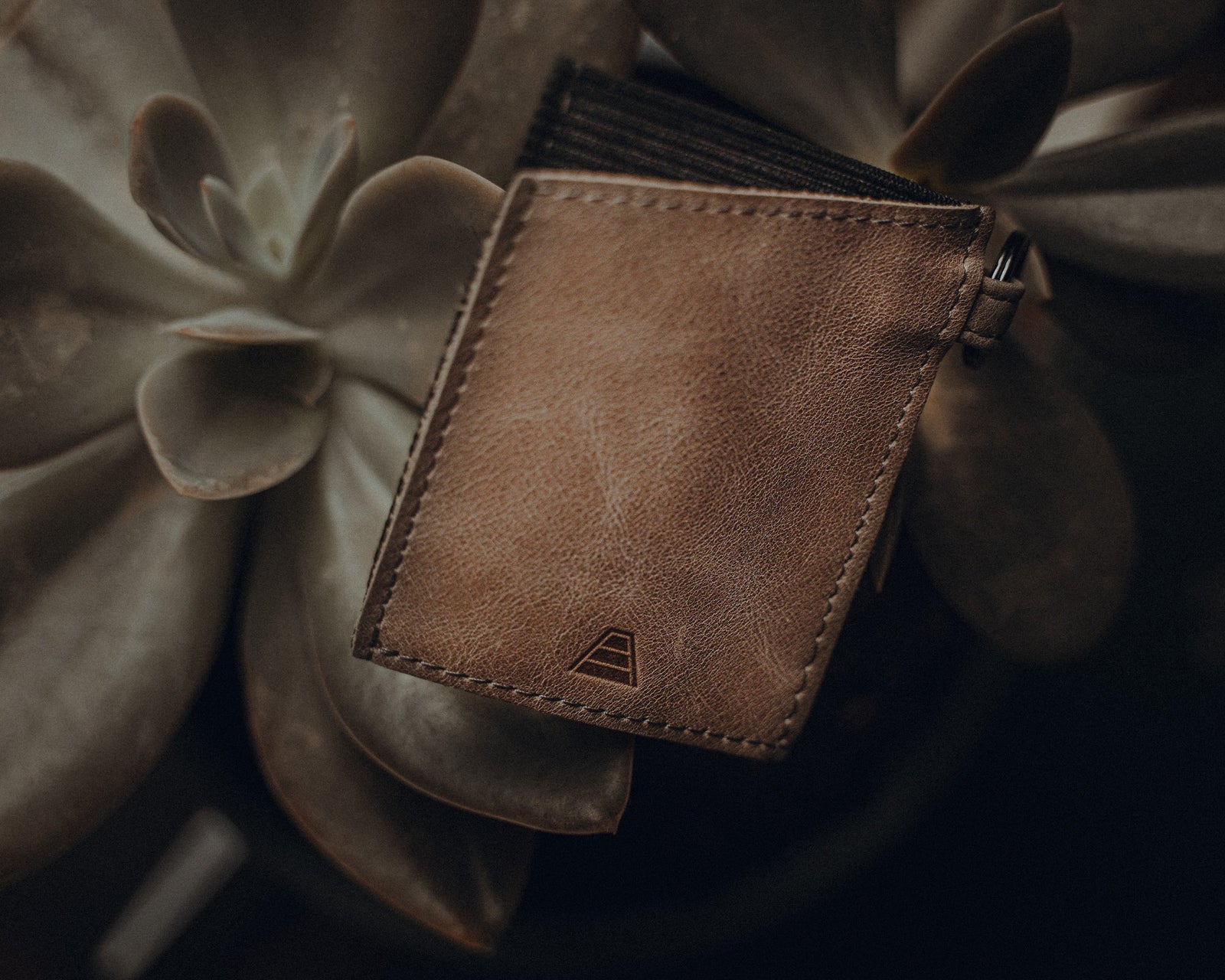 How to Break in a Wallet: Steps - Andar