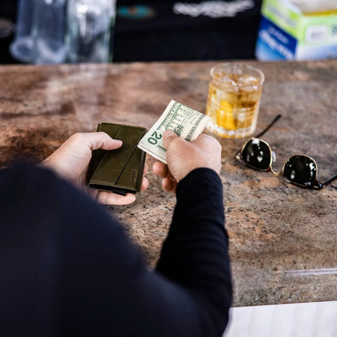 What to Keep in Wallet: Essential Guide – Andar